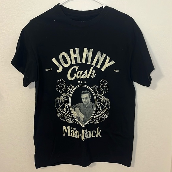 Johnny Cash | Shirts | Johnny Cash The Man In Black Black Graphic Tee ...